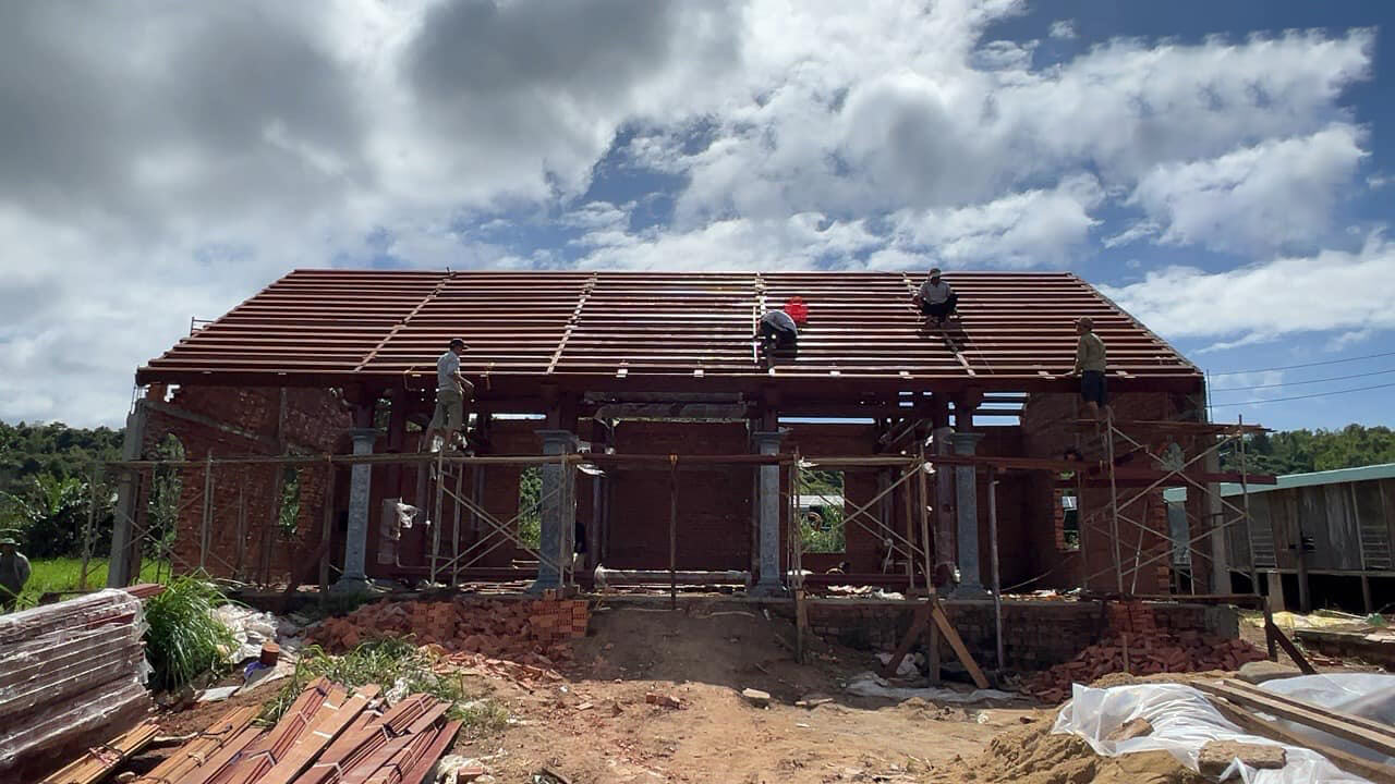 Lắp dựng nhà gỗ 4 vì 5 gian, gỗ lim Nam Phi